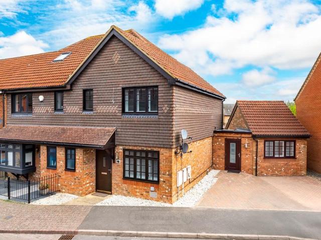 4 bedroom semi detached house for sale