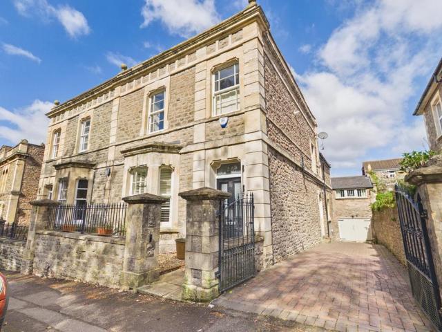 5 bedroom semi detached house for sale
