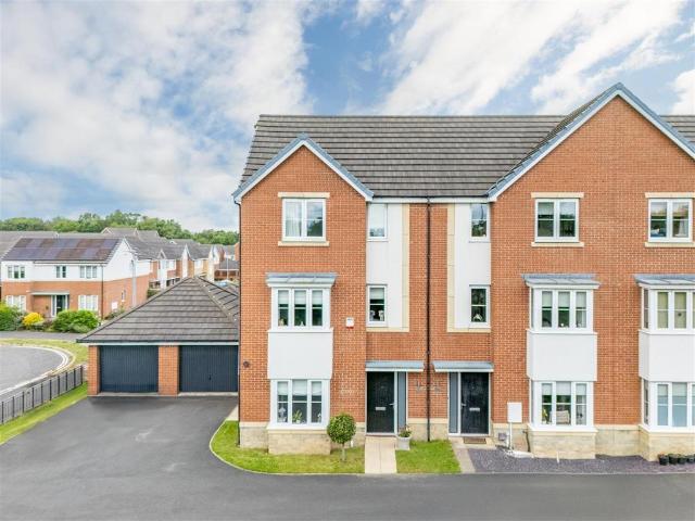 4 bedroom semi detached house for sale