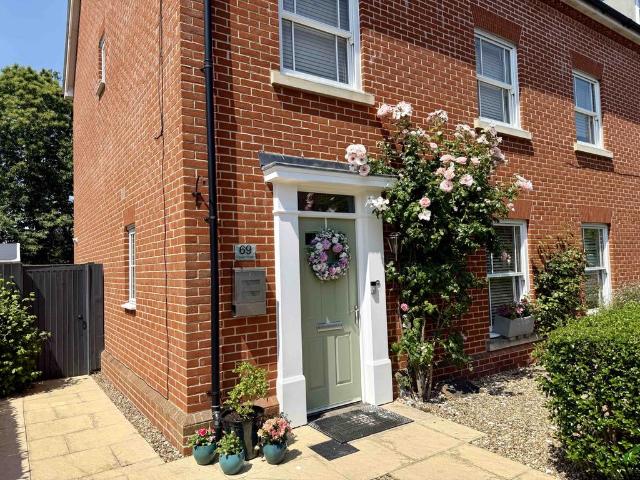 4 bedroom semi detached house for sale