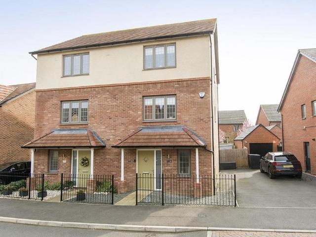 4 bedroom semi detached house for sale