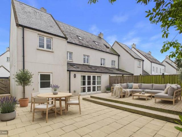 4 bedroom semi detached house for sale
