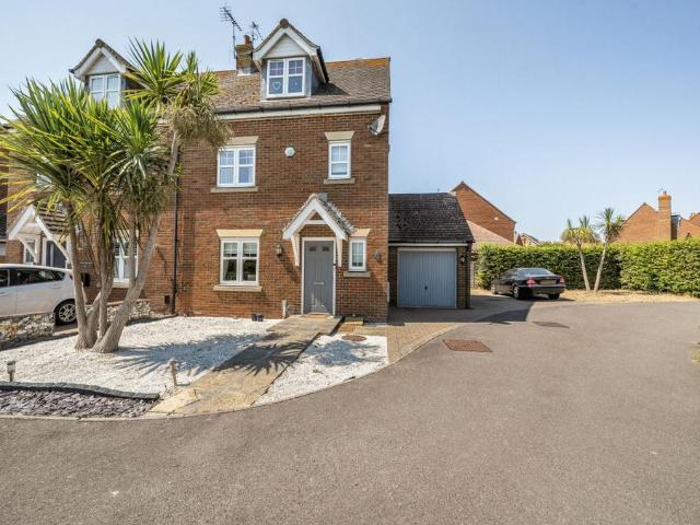 4 bedroom semi detached house for sale