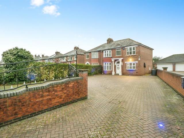 4 bedroom semi detached house for sale
