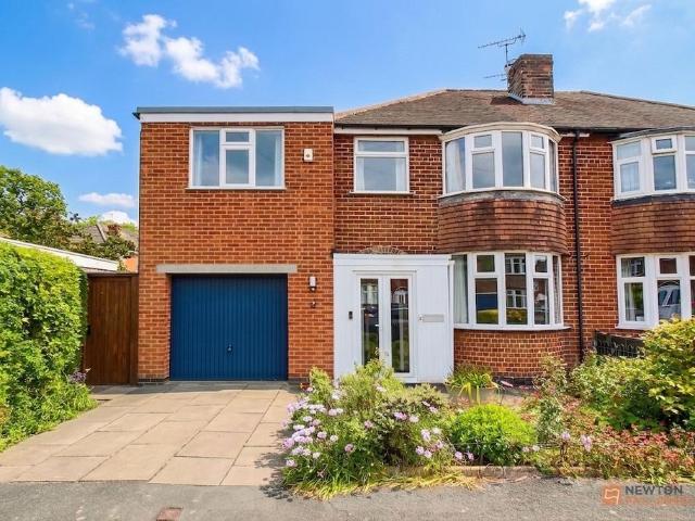 4 bedroom semi detached house for sale