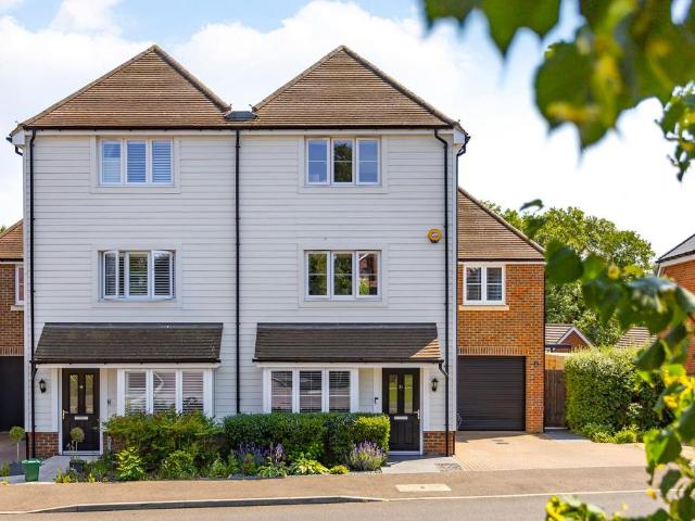 4 bedroom semi detached house for sale