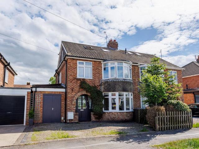4 bedroom semi detached house for sale