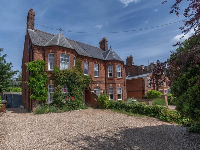 4 bedroom semi detached house for sale