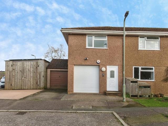 4 bedroom end of terrace house for sale