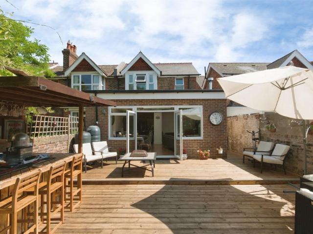 4 bedroom semi detached house for sale