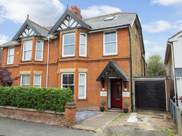 5 bedroom semi detached house for sale