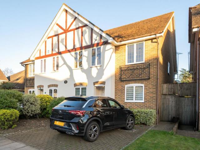 4 bedroom semi detached house for sale