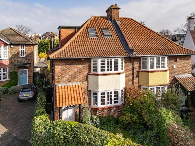 4 bedroom semi detached house for sale