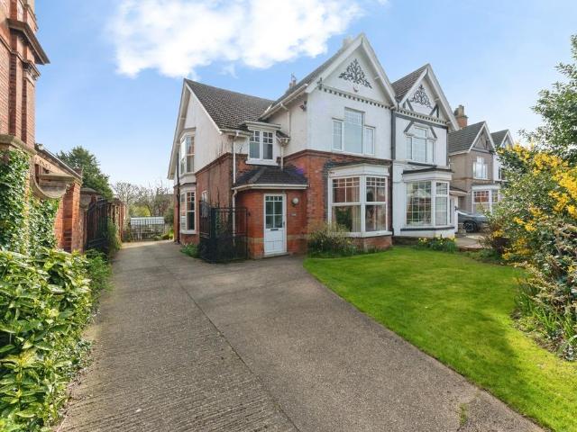4 bedroom semi detached house for sale