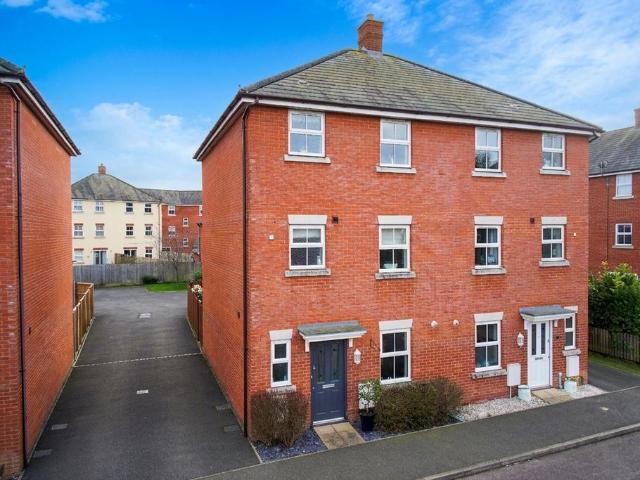 4 bedroom semi detached house for sale