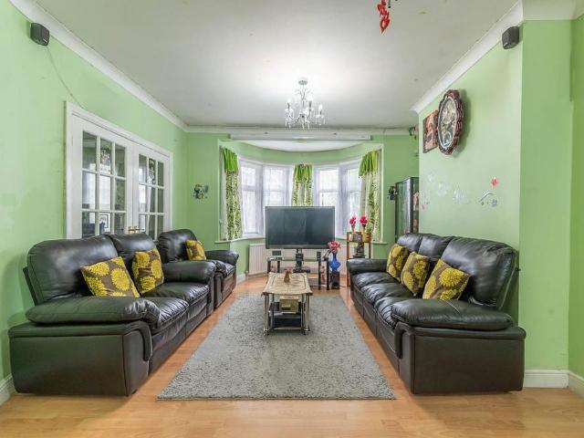 5 bedroom semi detached house for sale