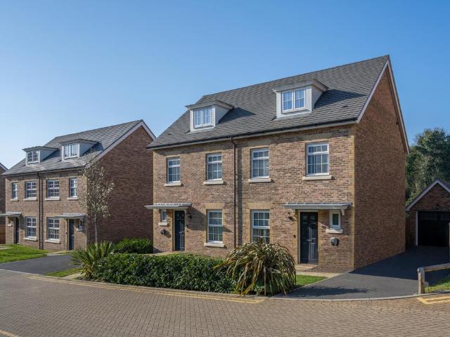 4 bedroom semi detached house for sale