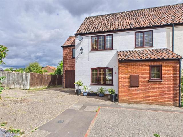 4 bedroom semi detached house for sale