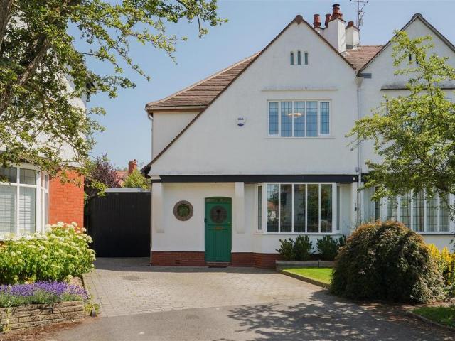 4 bedroom semi detached house for sale