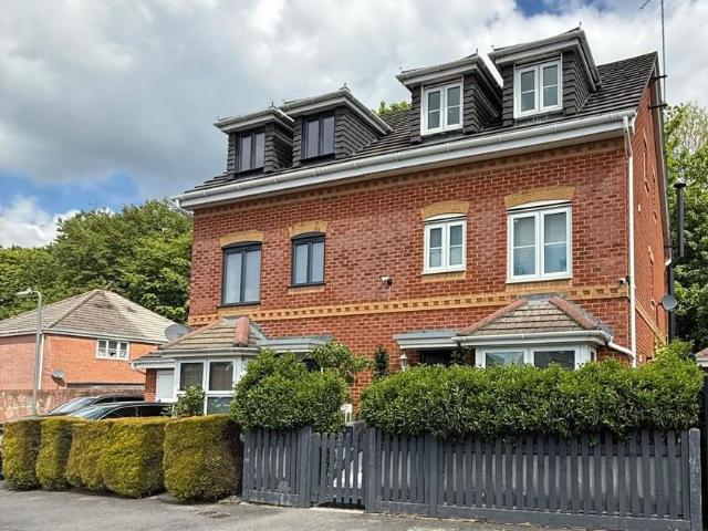 4 bedroom semi detached house for sale