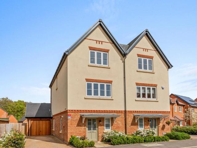 4 bedroom semi detached house for sale