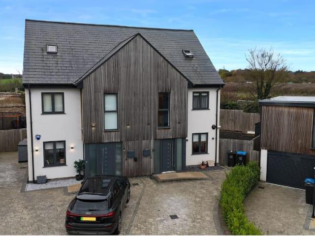 4 bedroom semi detached house for sale