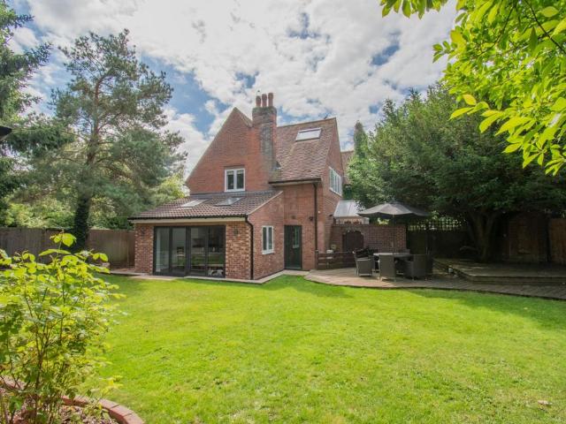4 bedroom semi detached house for sale