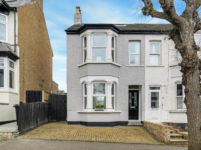 4 bedroom semi detached house for sale