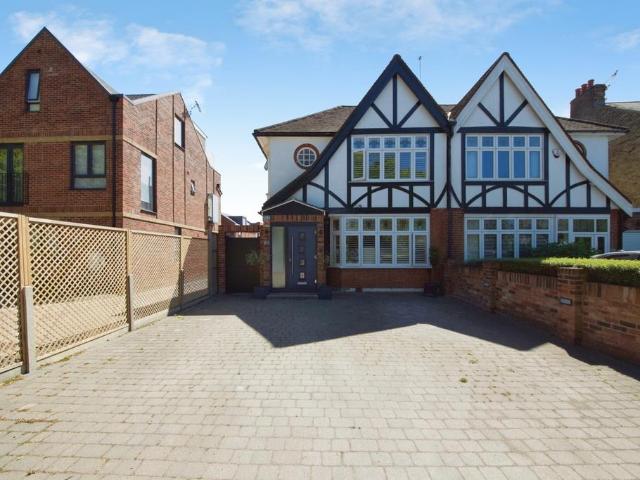 4 bedroom semi detached house for sale
