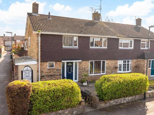 4 bedroom semi detached house for sale