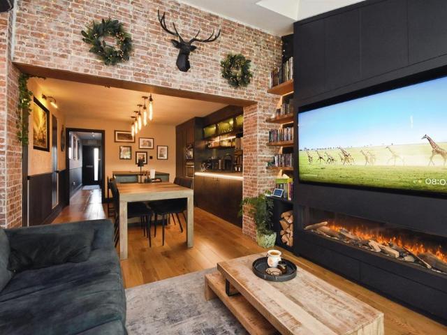 4 bedroom semi detached house for sale
