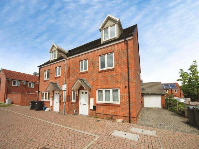 4 bedroom semi detached house for sale