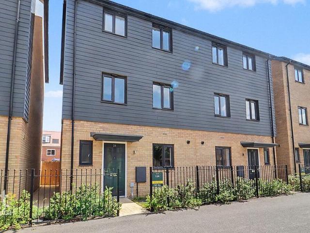 4 bedroom semi detached house for sale