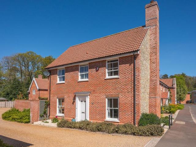 4 bedroom semi detached house for sale