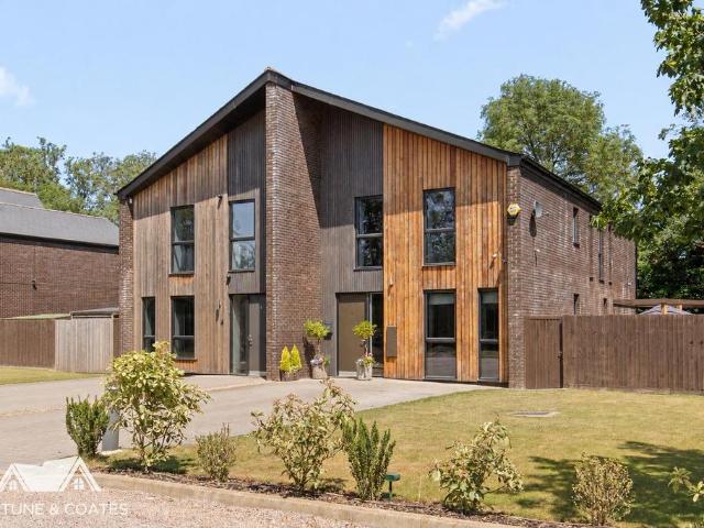 4 bedroom semi detached house for sale