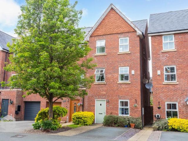 4 bedroom semi detached house for sale