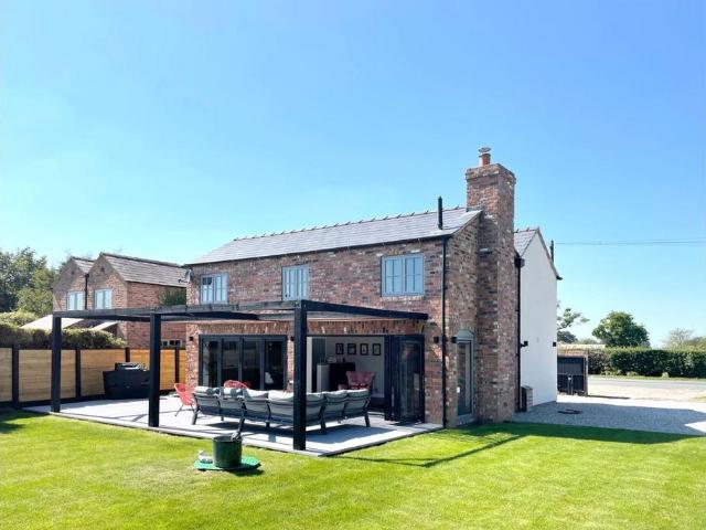 4 bedroom semi detached house for sale