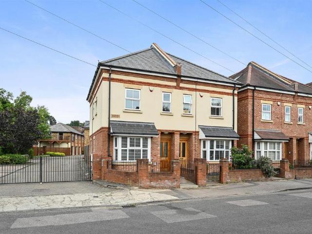4 bedroom semi detached house for sale