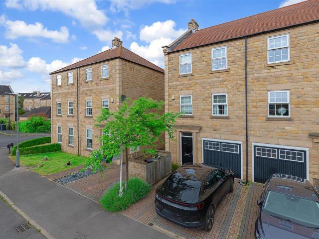 4 bedroom semi detached house for sale
