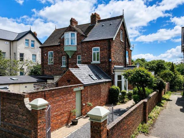 4 bedroom semi detached house for sale