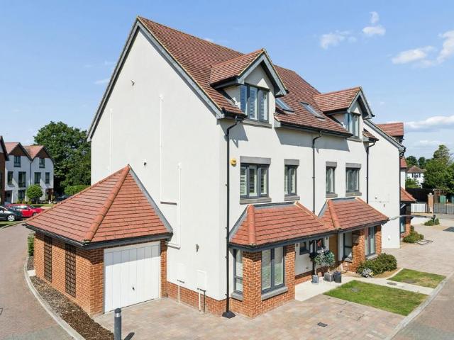 4 bedroom semi detached house for sale