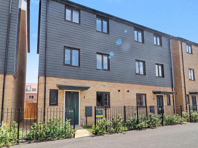 4 bedroom semi detached house for sale