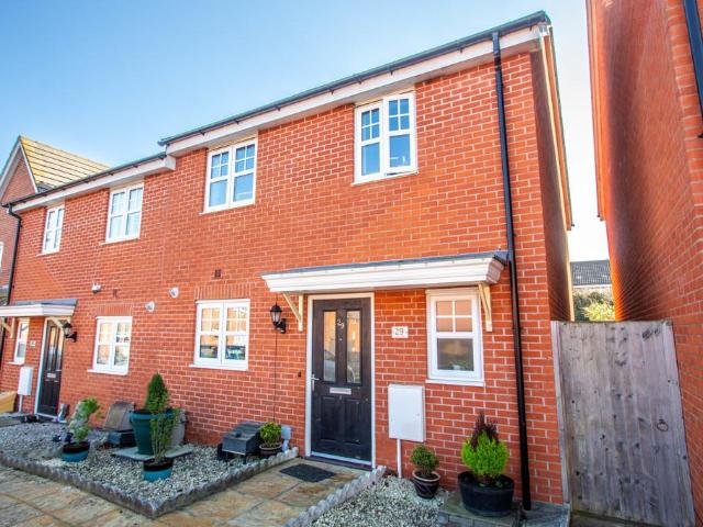 4 bedroom semi detached house for sale
