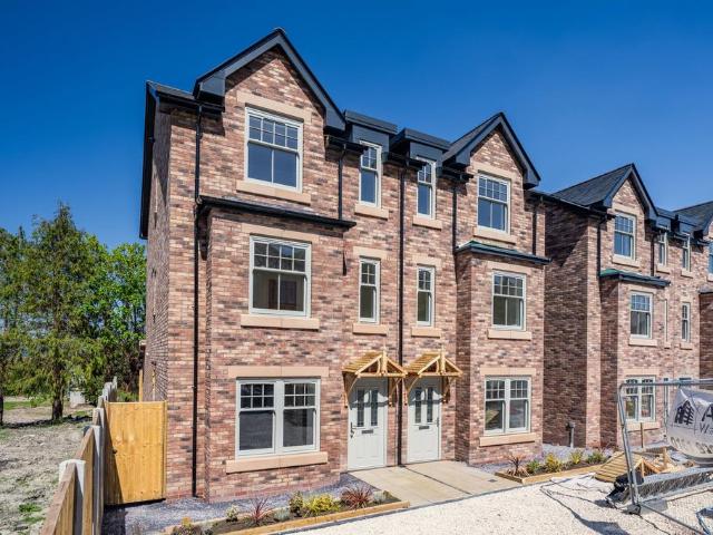 4 bedroom semi detached house for sale