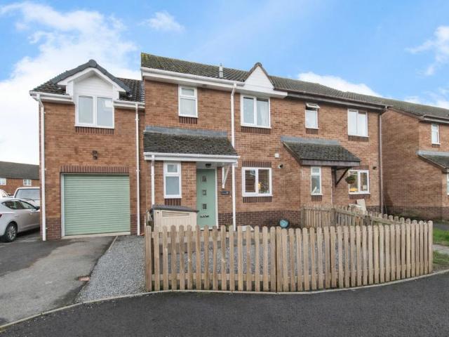 4 bedroom semi detached house for sale