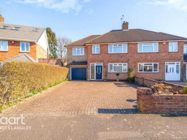 4 bedroom semi detached house for sale