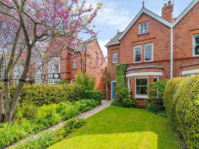 4 bedroom semi detached house for sale