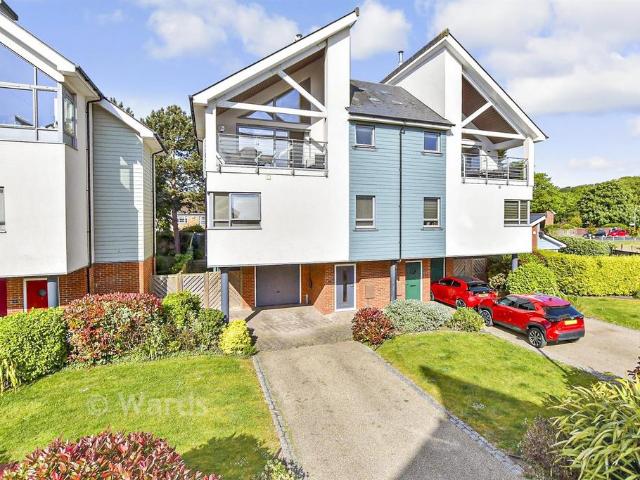 4 bedroom semi detached house for sale