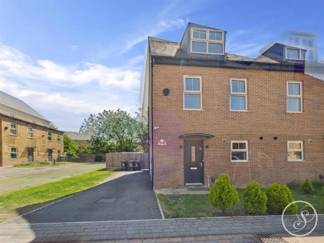4 bedroom semi detached house for sale