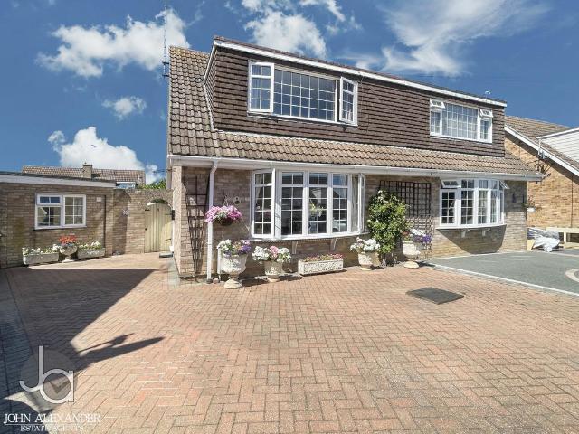 4 bedroom semi detached house for sale